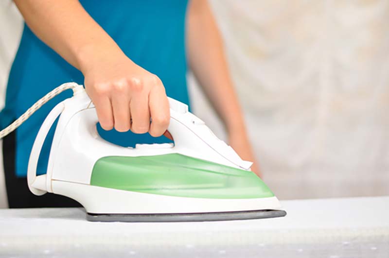 Comment repasser parfaitement un pantalon ? Nos astuces ! Plus Belle la ...